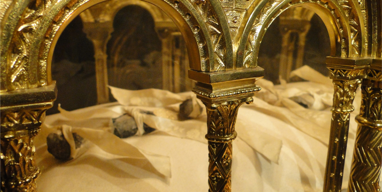 Découverte des reliques | Sanctuaire | Saintes Maries de la mer